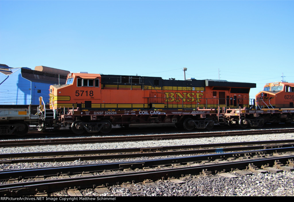 BNSF 5718